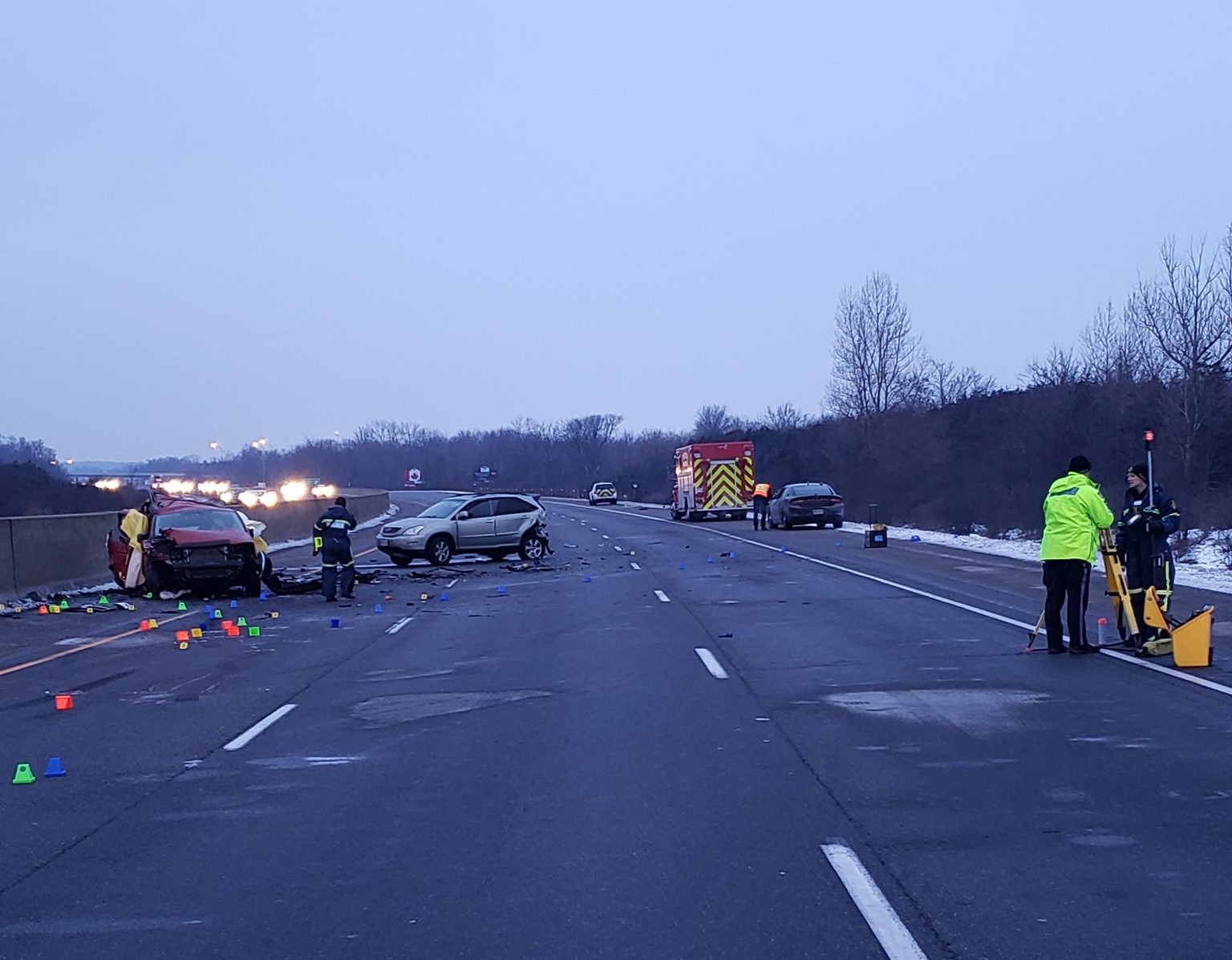 2 killed in Highway 401 collision near Cambridge