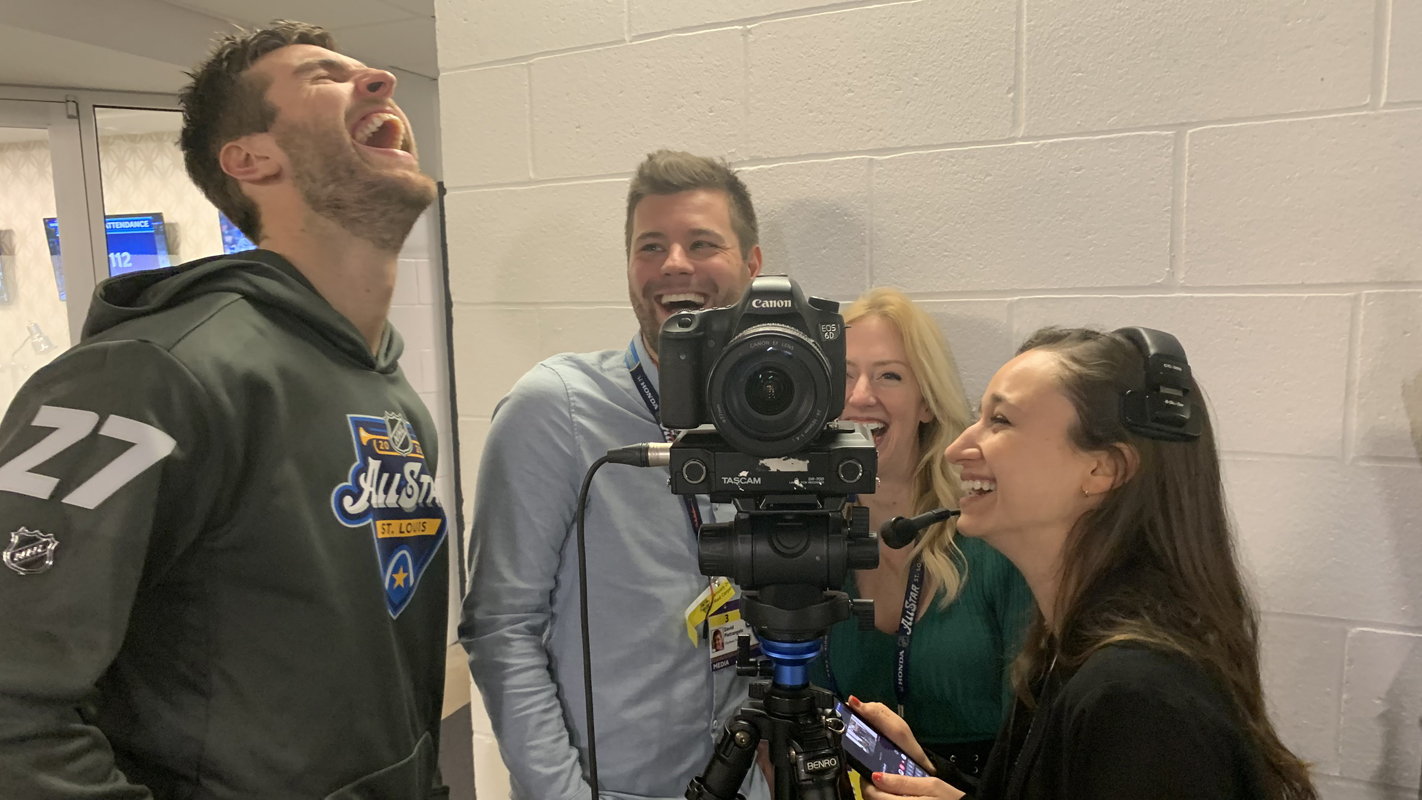 The ultimate photobomb with an NHL captain