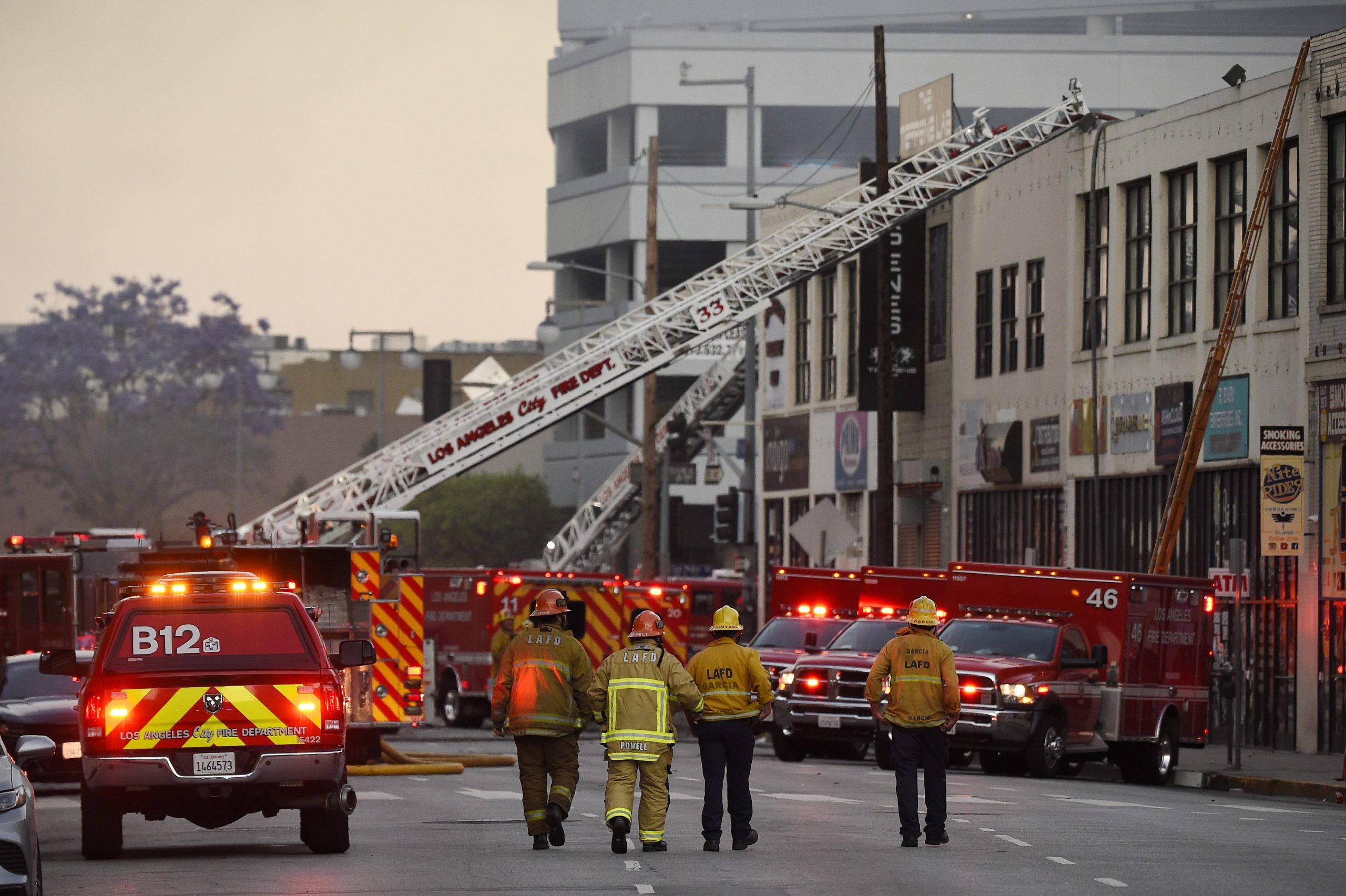 Fire, explosion in Los Angeles injures 11 firefighters