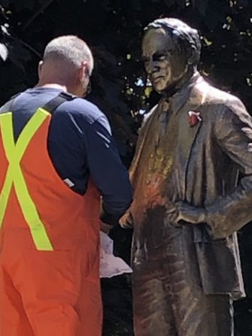 Statue of former PM Pierre Elliott Trudeau vandalized in Vaughan