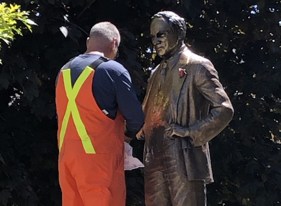 Statue of former PM Pierre Elliott Trudeau vandalized in Vaughan