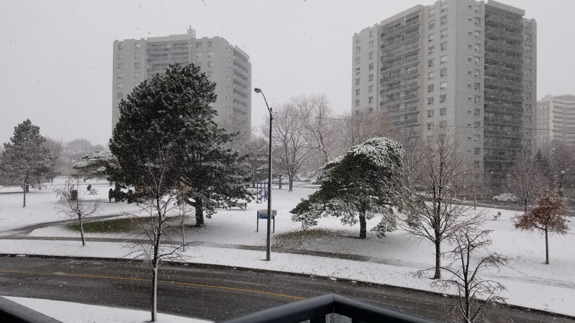 Toronto shatters a daily snowfall record on Sunday