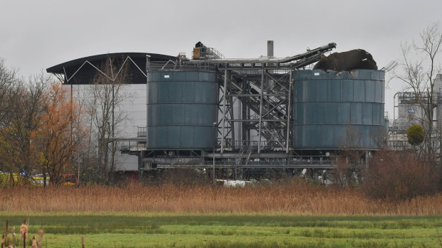 4 die after explosion at UK waste water plant