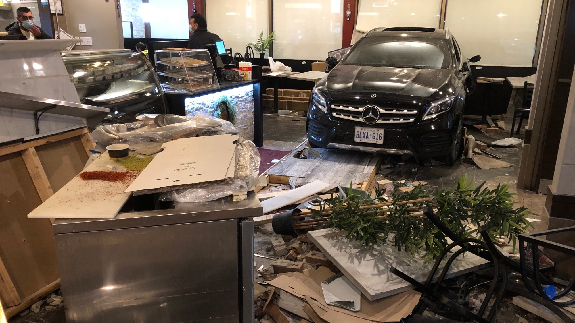 2 injured after car crashes into restaurant near Bathurst and Steeles