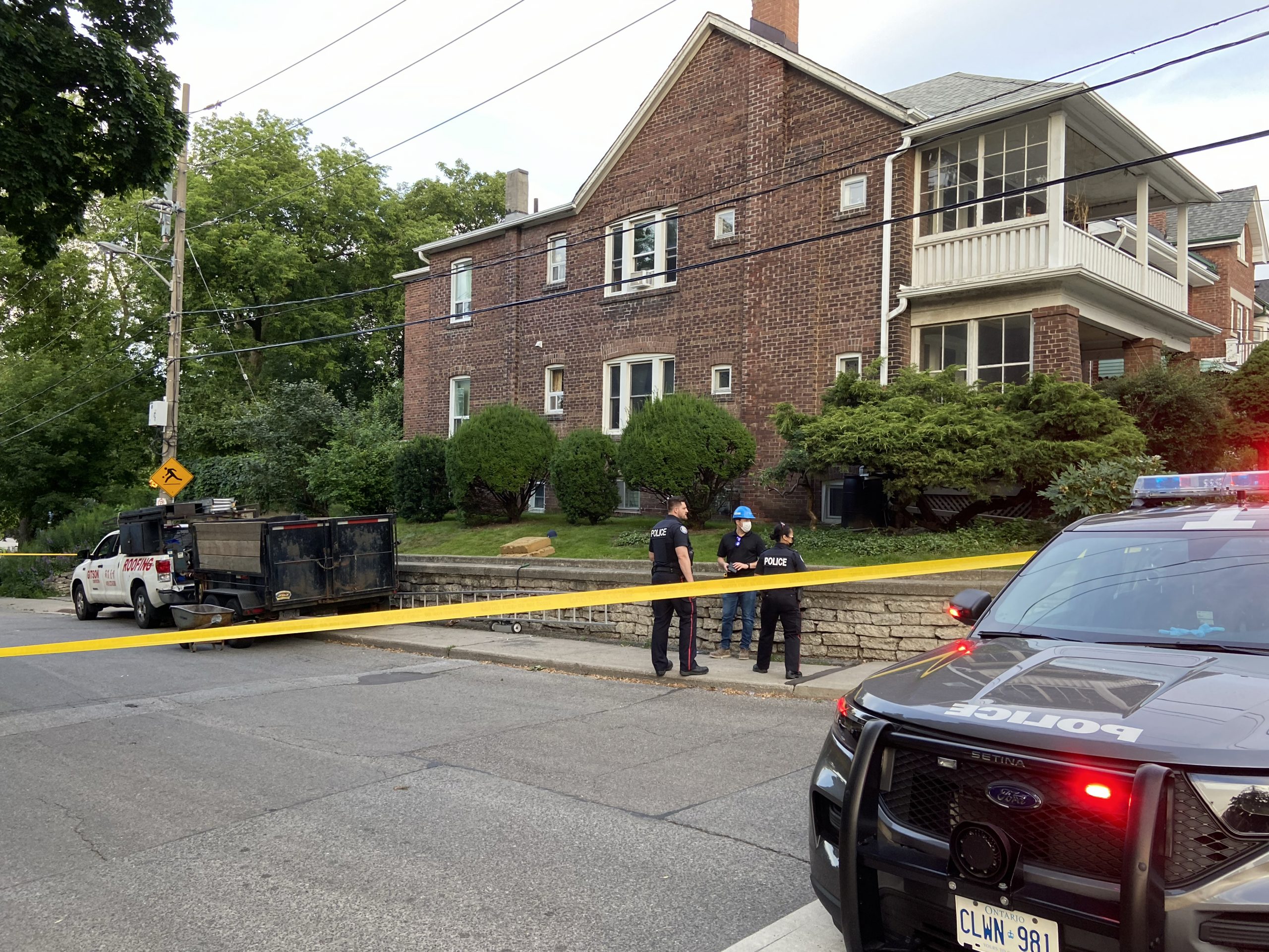 3 workers electrocuted near Dufferin Street and St. Clair Avenue West