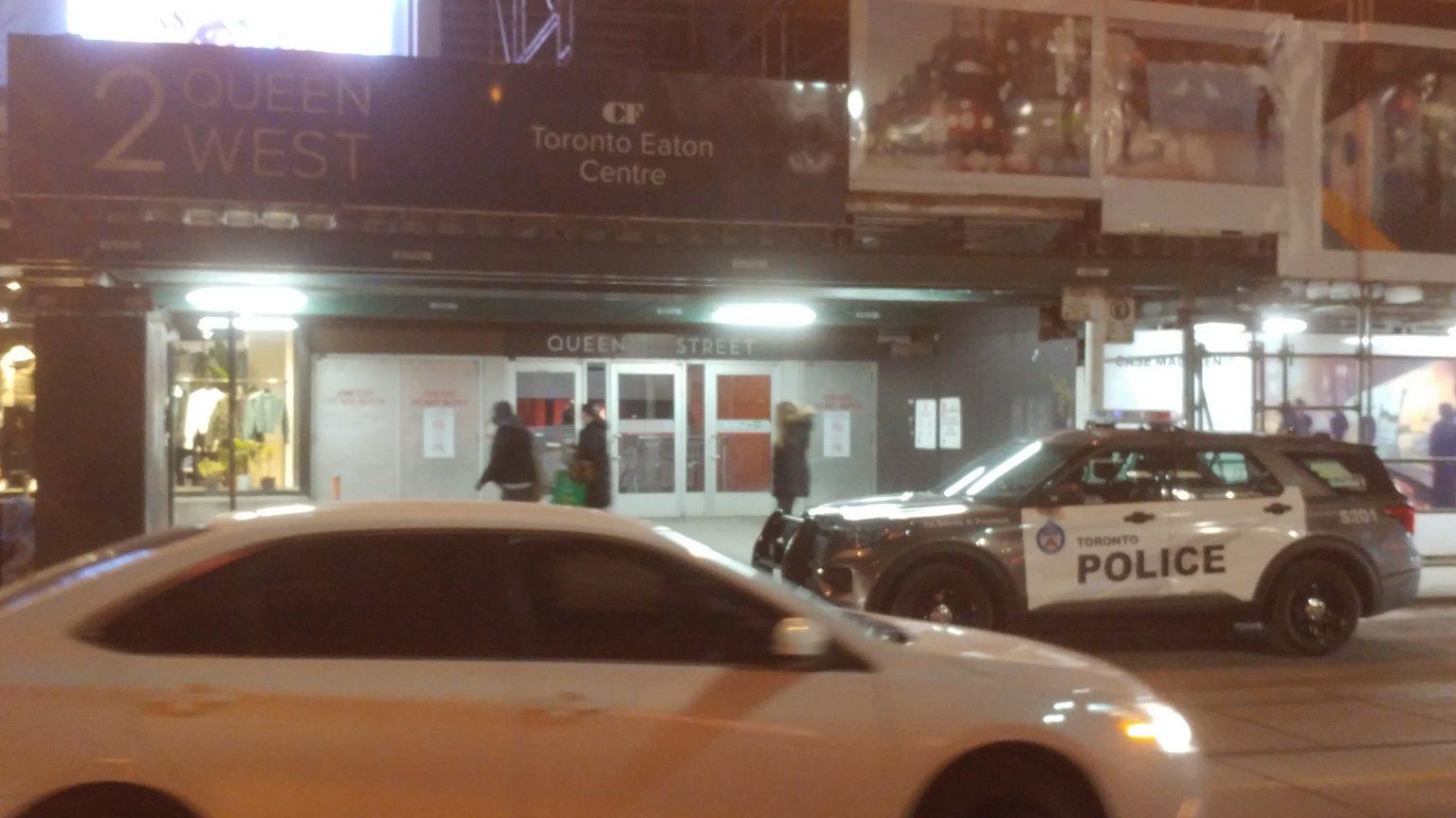 Man injured after stabbing at Queen Subway station
