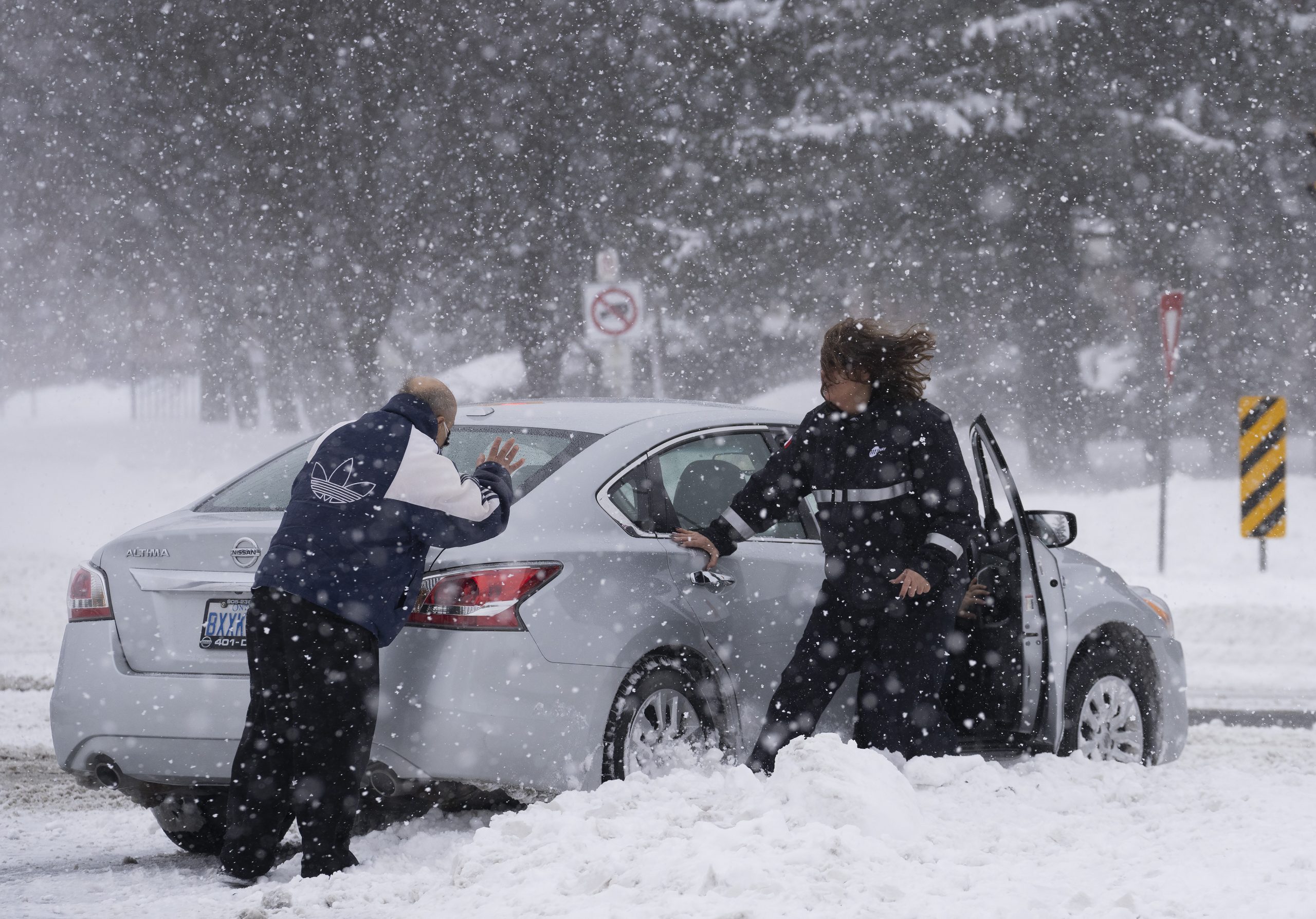Drivers trapped for over 8 hours on Hwy. 401 as Toronto declares 'major ...