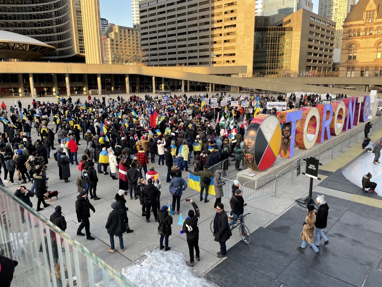 Ukrainian community in Toronto shows solidarity following Russian invasion