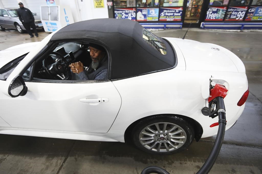 Motorists flock to Chicago area gas stations for free fuel