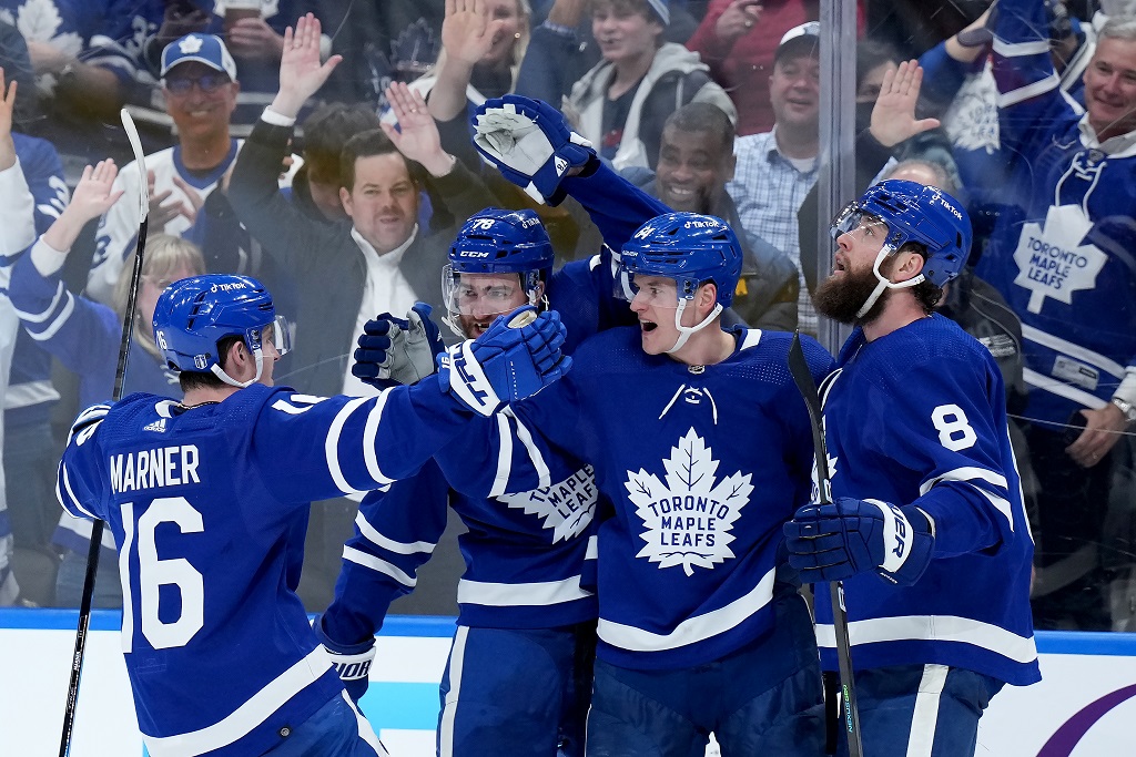 Maple Leafs overcome troublesome start to push Lightning to brink