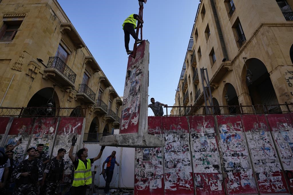 Lebanon currency hits new low after vote, crisis deepens