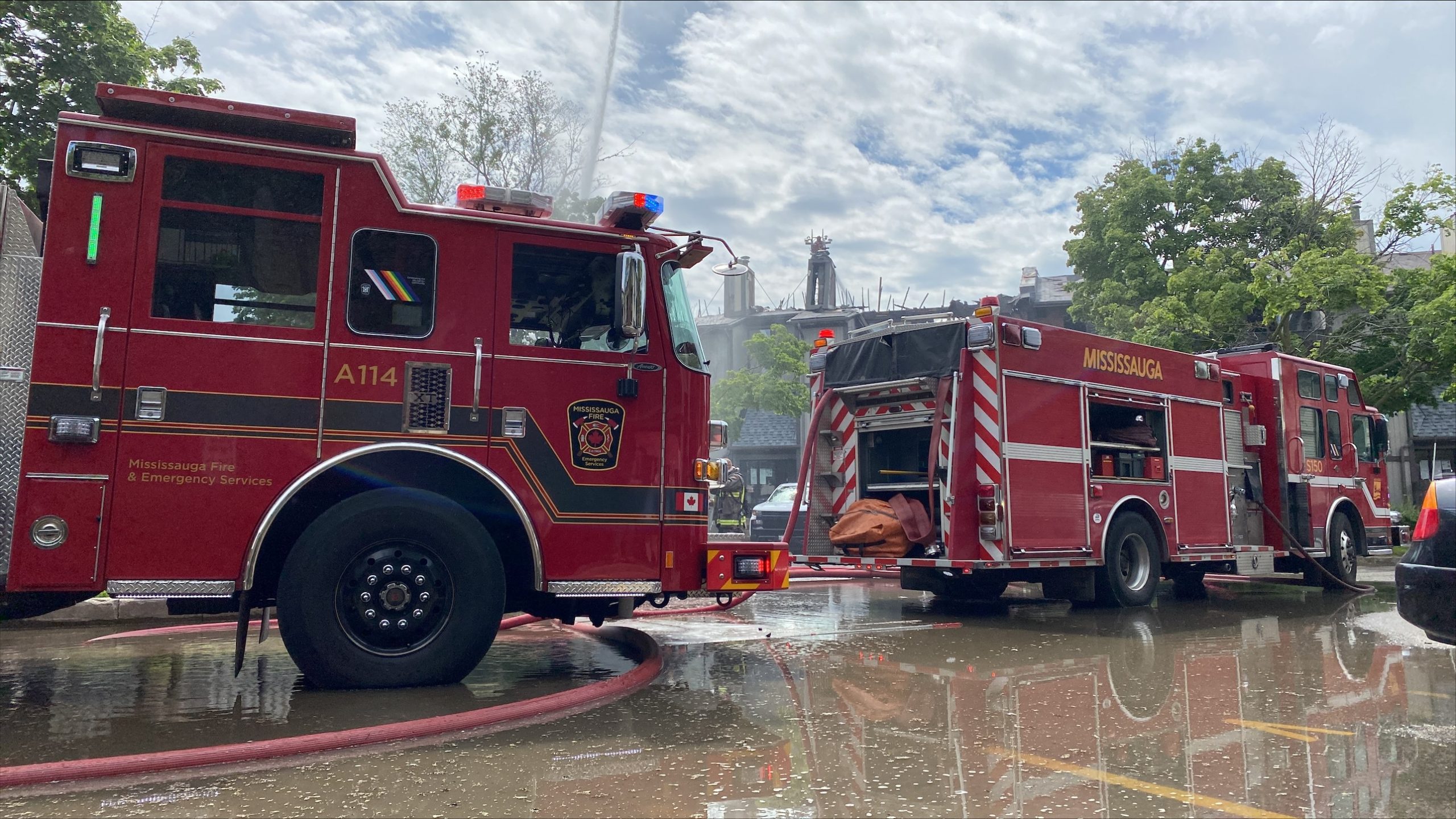 Multiple homes evacuated after townhouse fire in Mississauaga