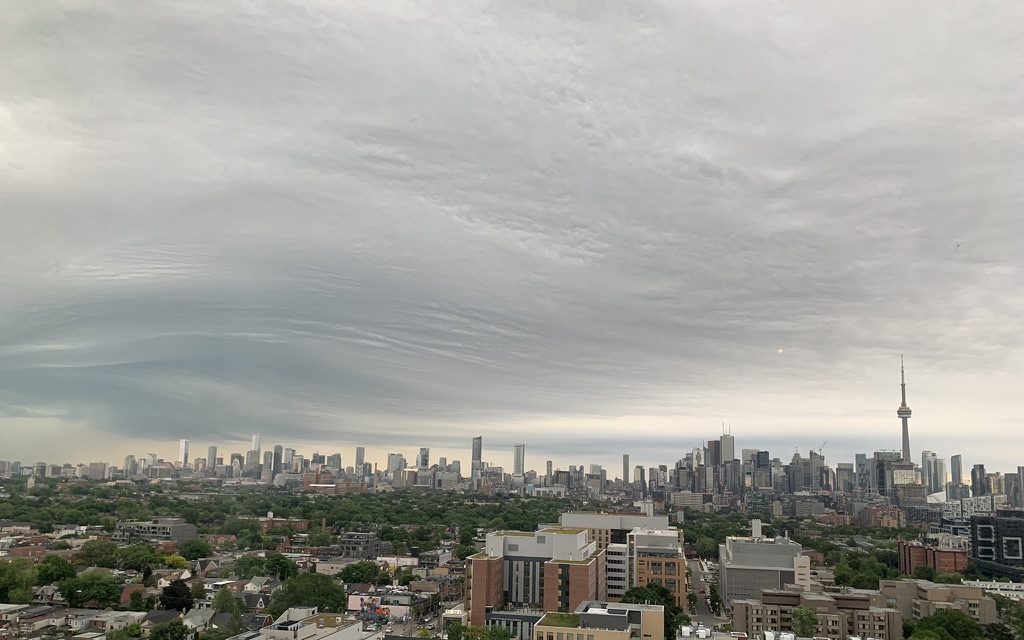 Images of rare wavy clouds seen in southern Ontario shared online