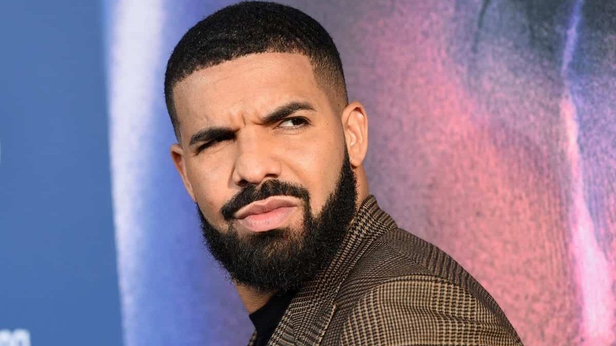 Drake clears the air over 14-minute private jet flight from Toronto to ...
