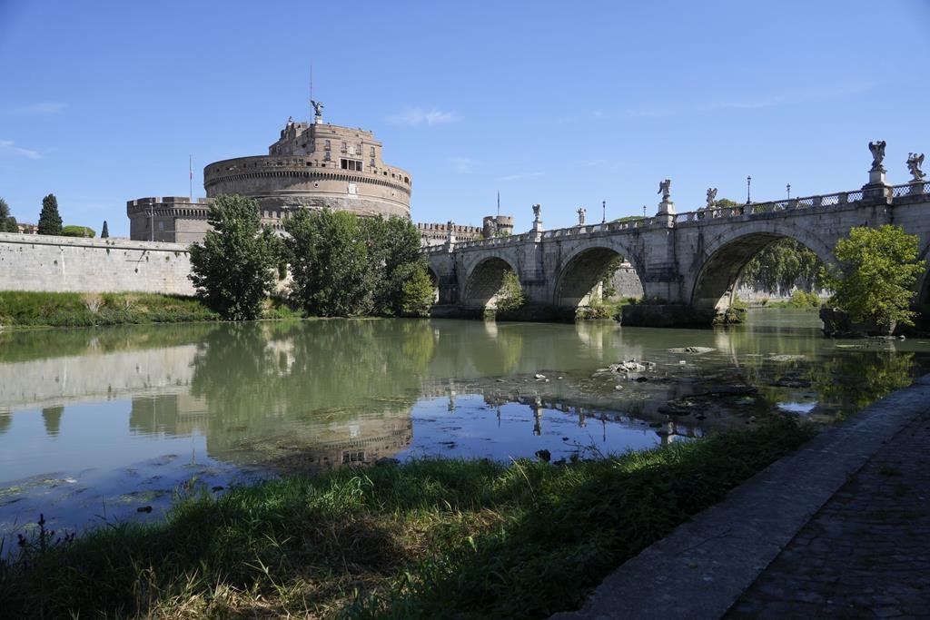 Italy's drought exposes ancient imperial bridge over Tiber