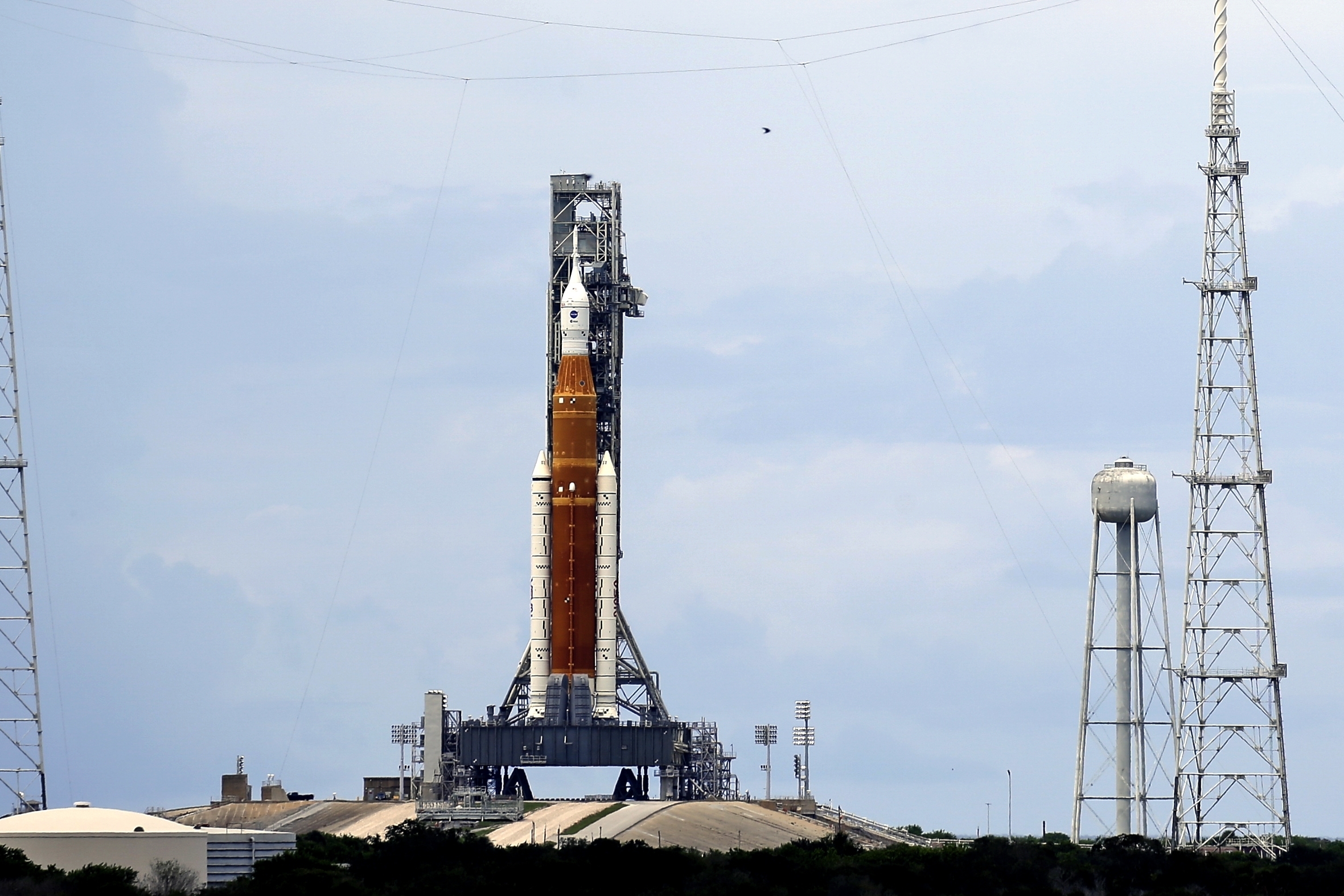 Engine problem leads NASA to scrub launch of new moon rocket