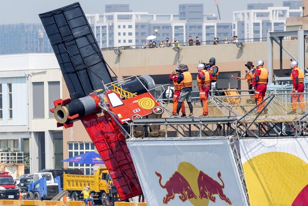Taiwanese fly and flop for fun in Red Bull glider contest
