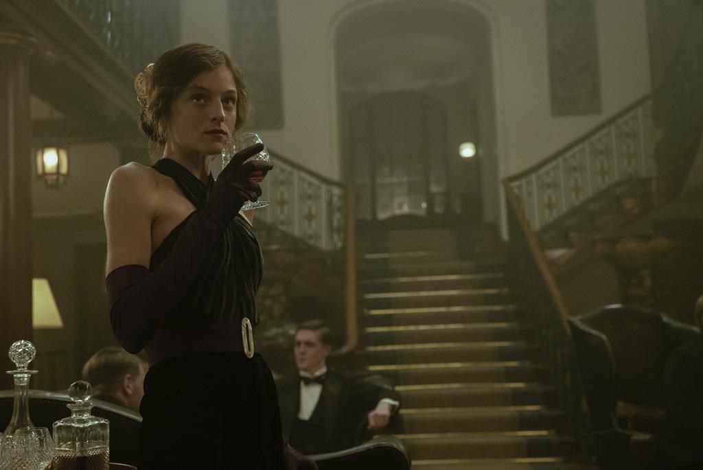 Review: Emma Corrin gives us a vibrant new 'Lady Chatterley'