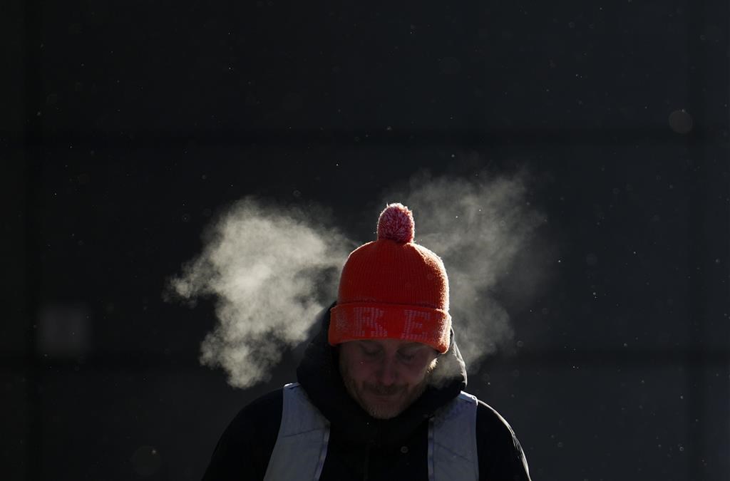 Extreme cold weather in Ottawa leaves Winterlude outdoor activities ...