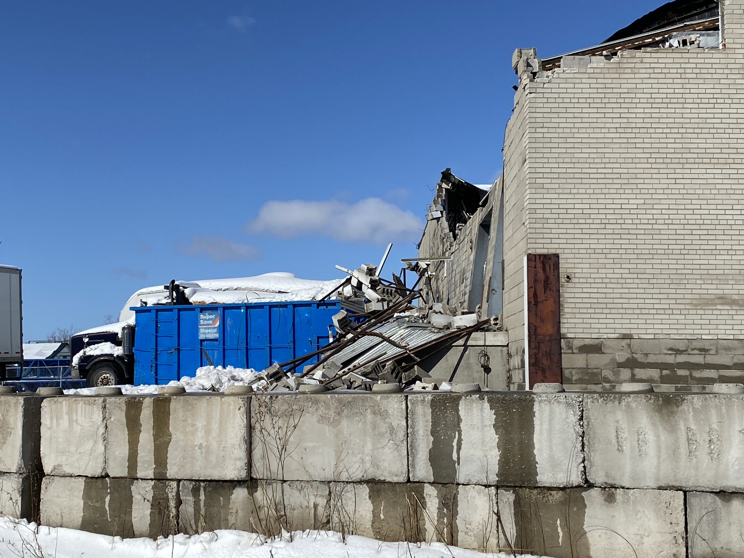 Part of building collapsed in Signet and Fenmar drives area
