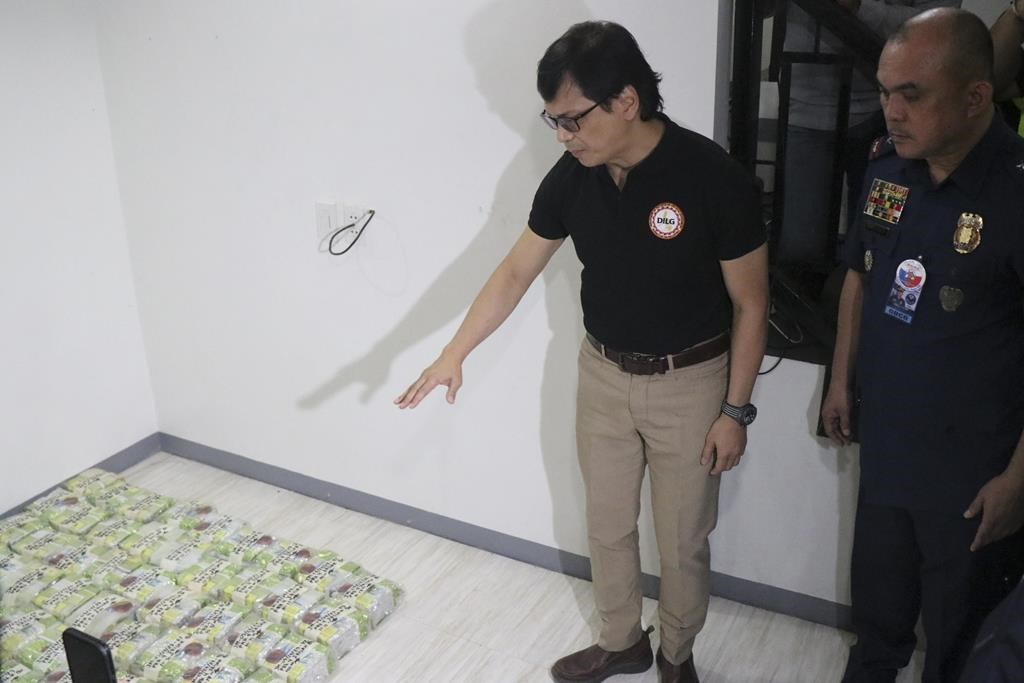 Philippine police seize large stash of drugs in tea bags