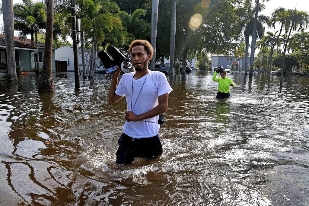 Florida floods: Businesses, residents begin cleaning up mess