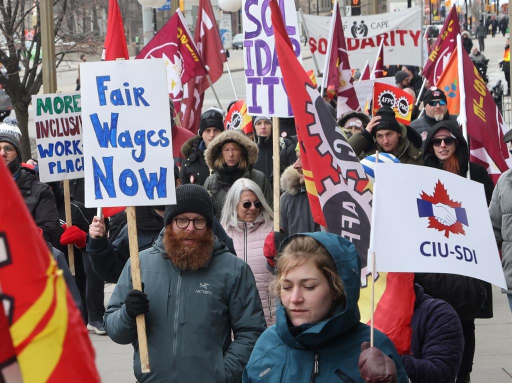 Federal workers to strike Wednesday if union, government don't reach deal