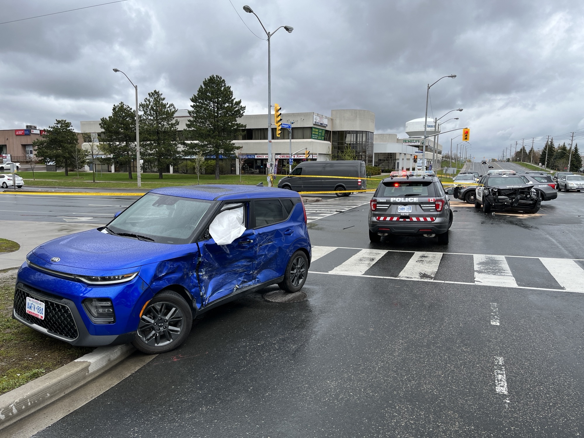 Toronto police cruiser involved in Scarborough crash that sent 2 to ...