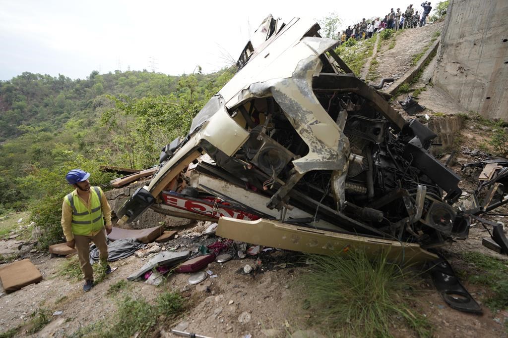 At least 10 dead, 55 injured as bus of Hindu pilgrims falls into gorge ...