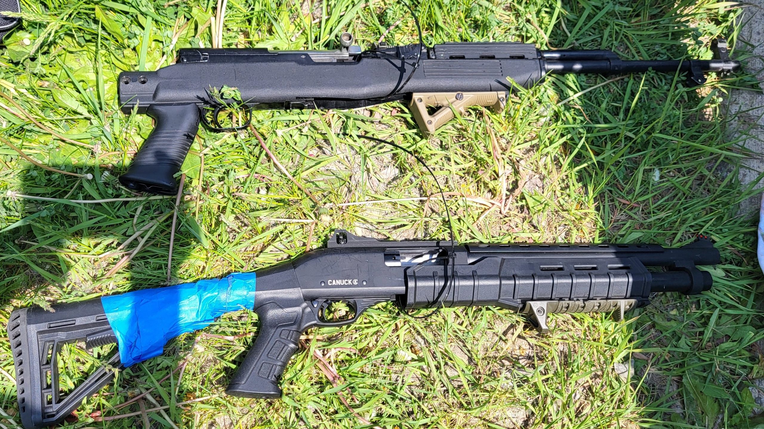 Police seize loaded shotguns, arrest two men in Markham