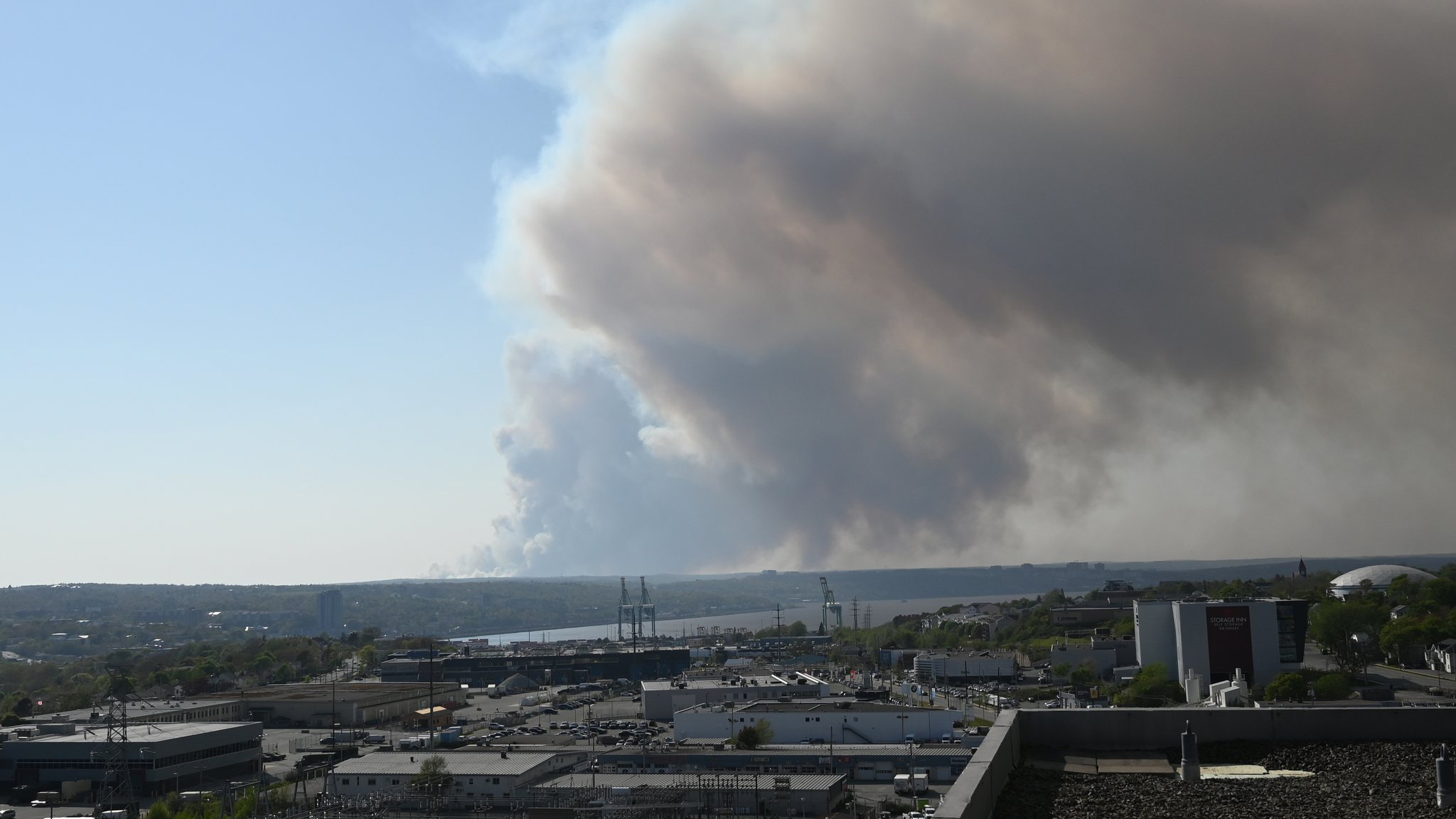 Halifax area neighbourhoods evacuated as fast moving fire engulfs homes ...