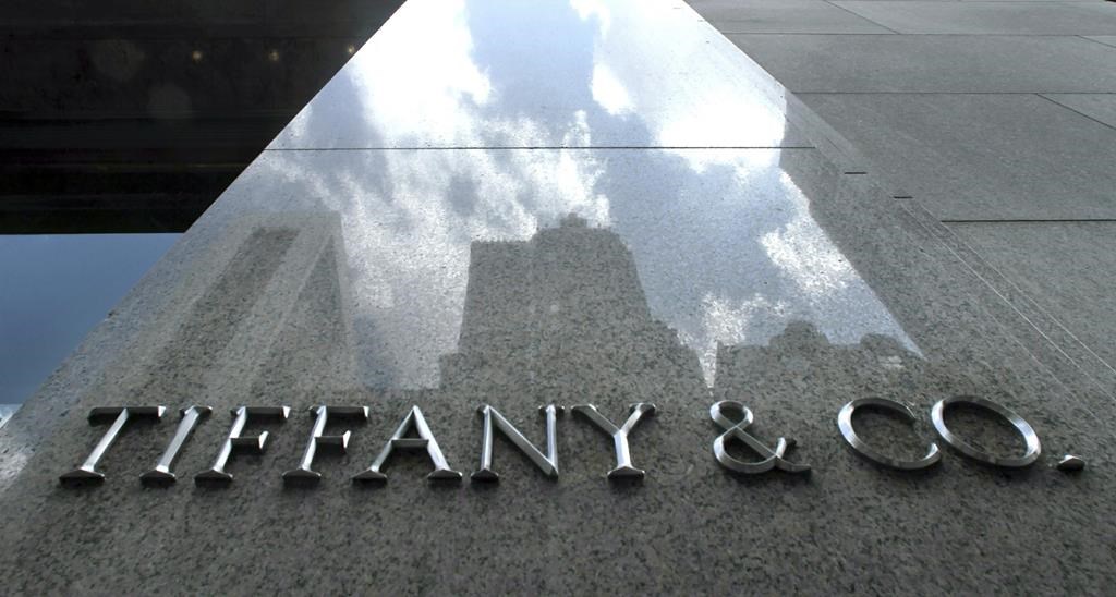 Electrical fire sends smoke billowing from under New York City's iconic ...