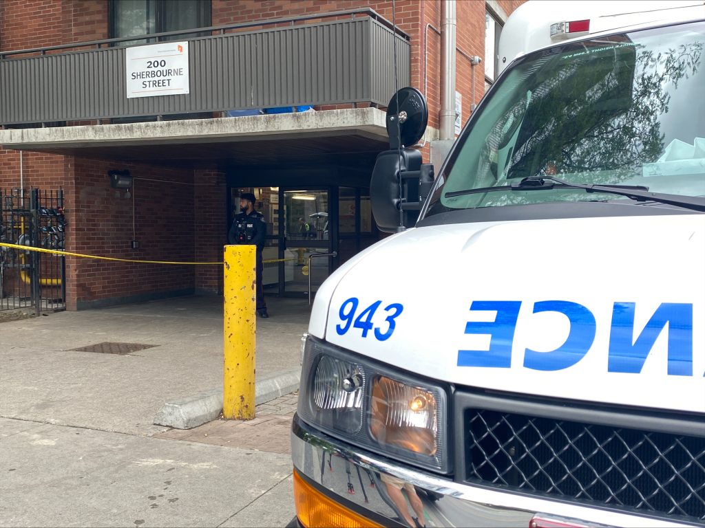 Man seriously injured in Moss Park stabbing, 2 suspects in custody, 2 ...