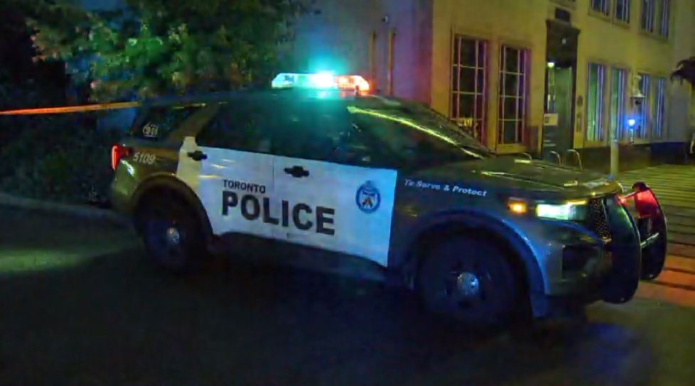 Man injured in downtown Toronto stabbing, 1 in custody