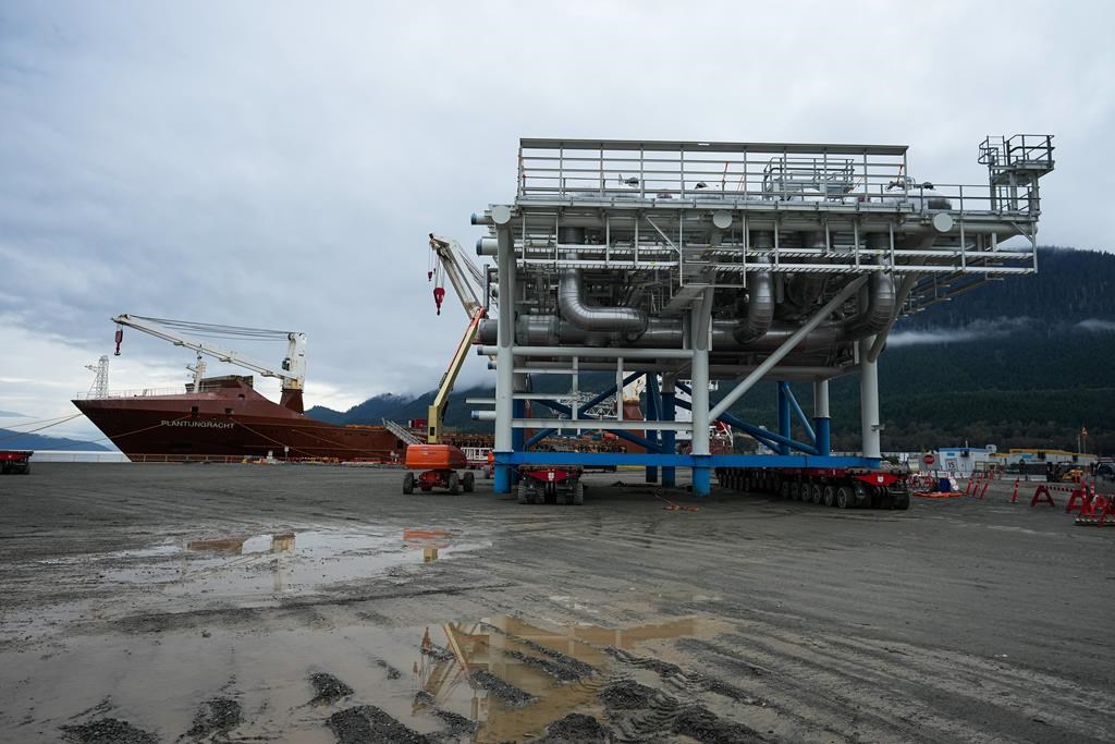Staff at lodge for LNG workers approve strike, potentially disrupting ...