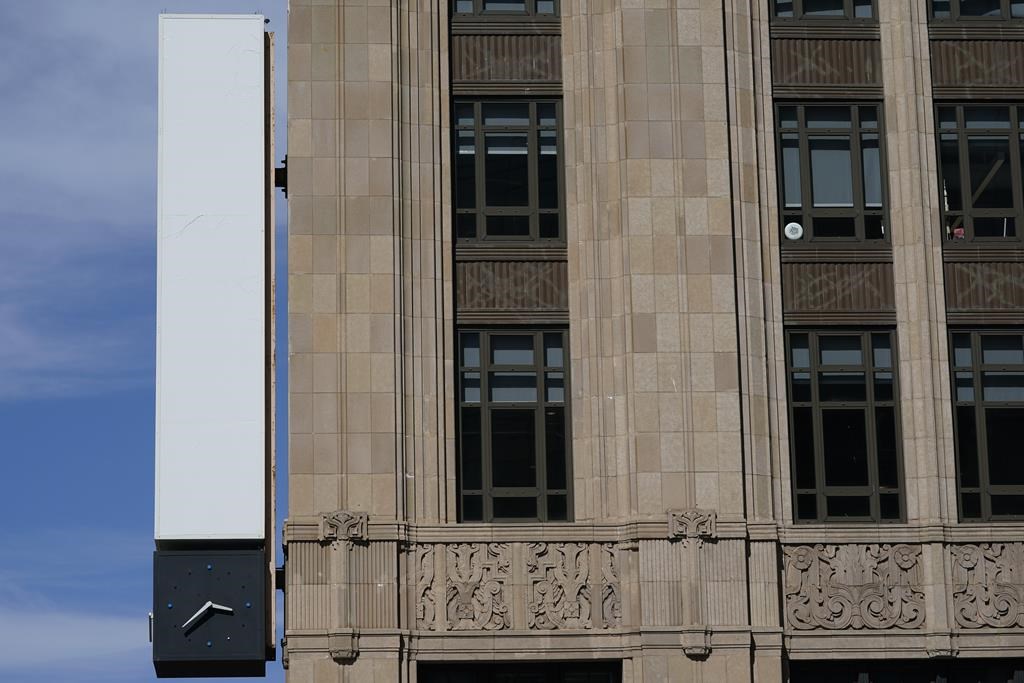 Brightly flashing 'X' sign removed from the San Francisco building that ...