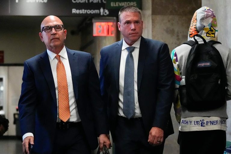 Former NYPD inspector pleads guilty to obstructing probe of NYC mayor's ...