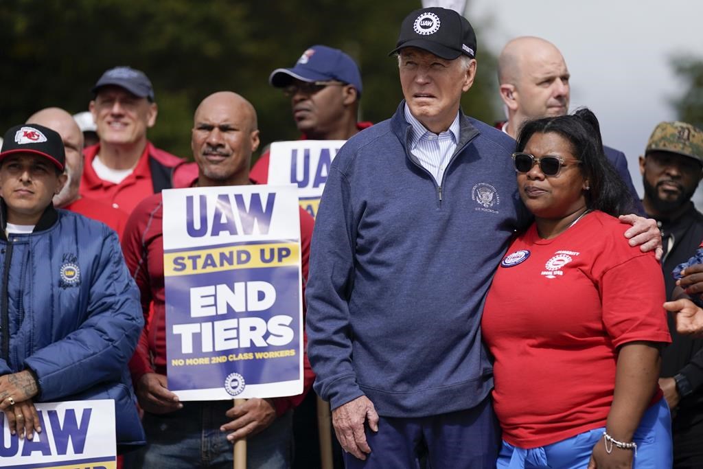 Biden urges striking auto workers to 'stick with it' in picket line ...