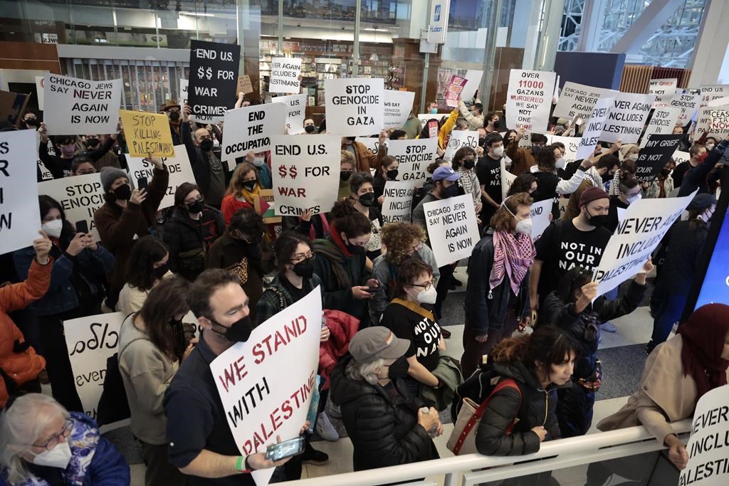 Jewish protesters and allies block Israeli consulate in Chicago ...