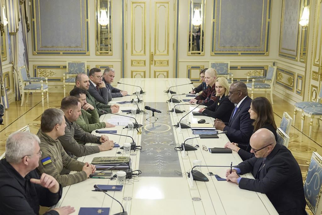 US Defense Secretary Austin meets with Zelenskyy in Kyiv to show ...
