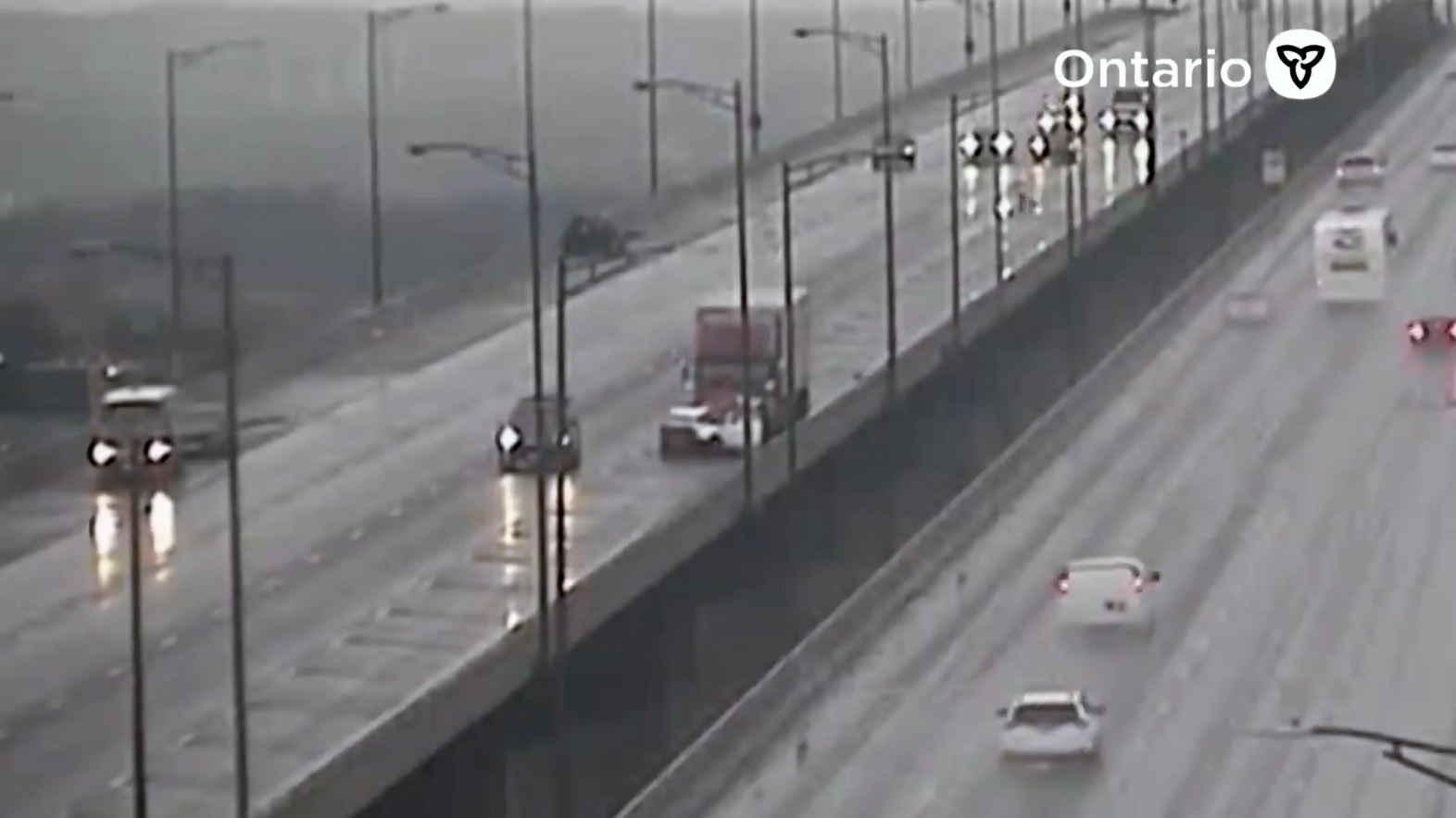 3-vehicle crash closes QEW at Burlington Skyway