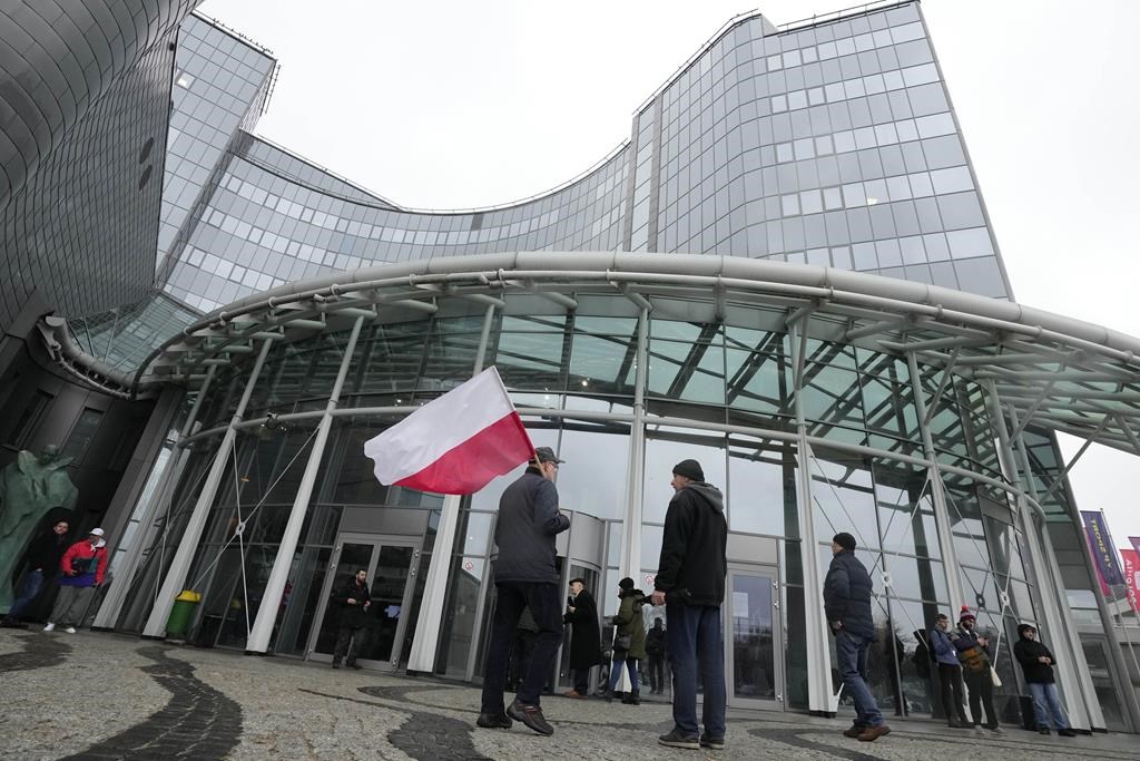 Poland's new Cabinet moves to free state media from previous government ...
