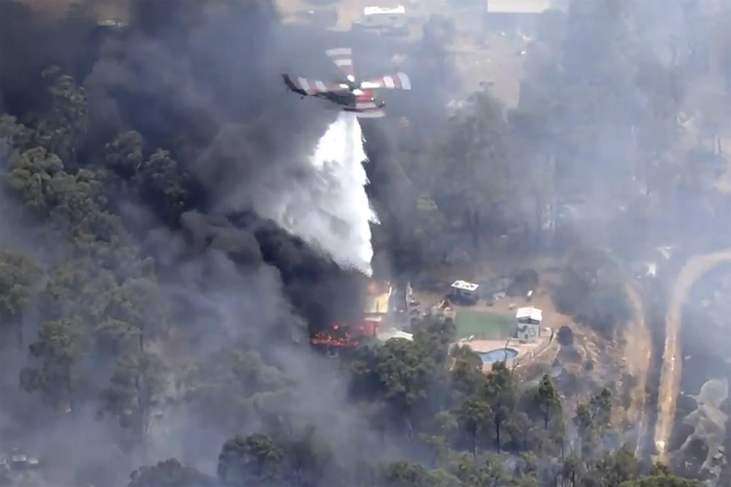 A wildfire in Australia on the outskirts of Perth destroys at least 2 ...