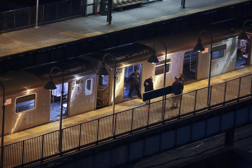 3 shooters suspected in NYC subway fight that killed 1 and injured 5 ...