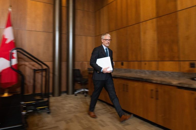 Inadequate security led to federal breach that compromised Canadians ...