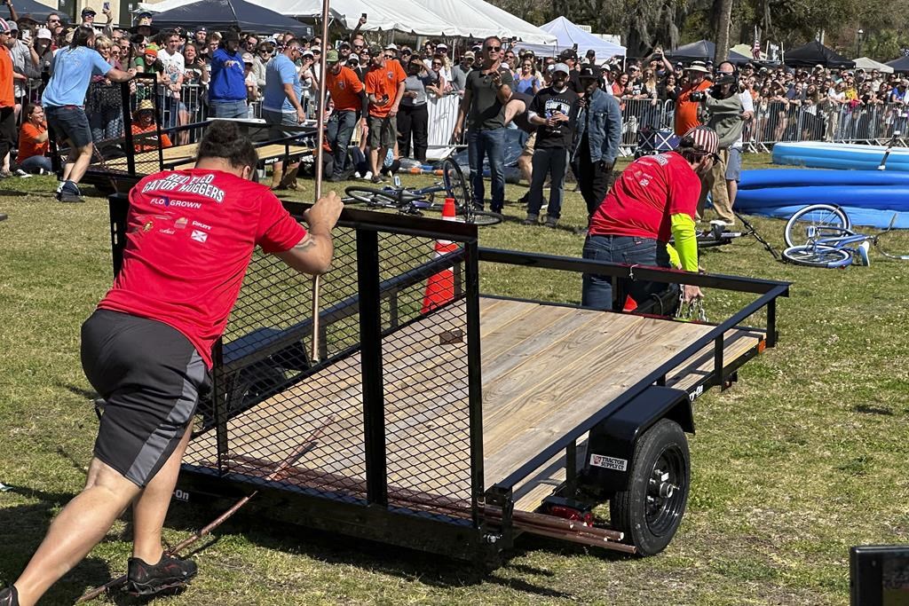 At the Florida Man Games, big crowds cheer competitors evading police ...