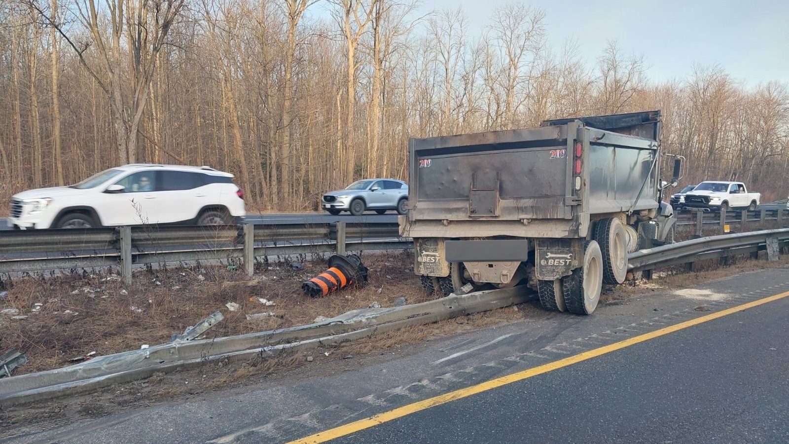 Driver charged with careless driving after 3-vehicle crash on Hwy. 400 ...