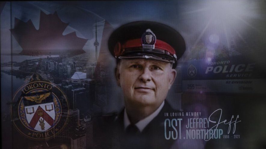 Crown says death of Toronto cop was murder, defence says it was an accident