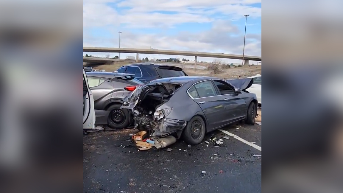 Dozens of vehicles involved in pileup on Hwy. 401 ramp in Etobicoke