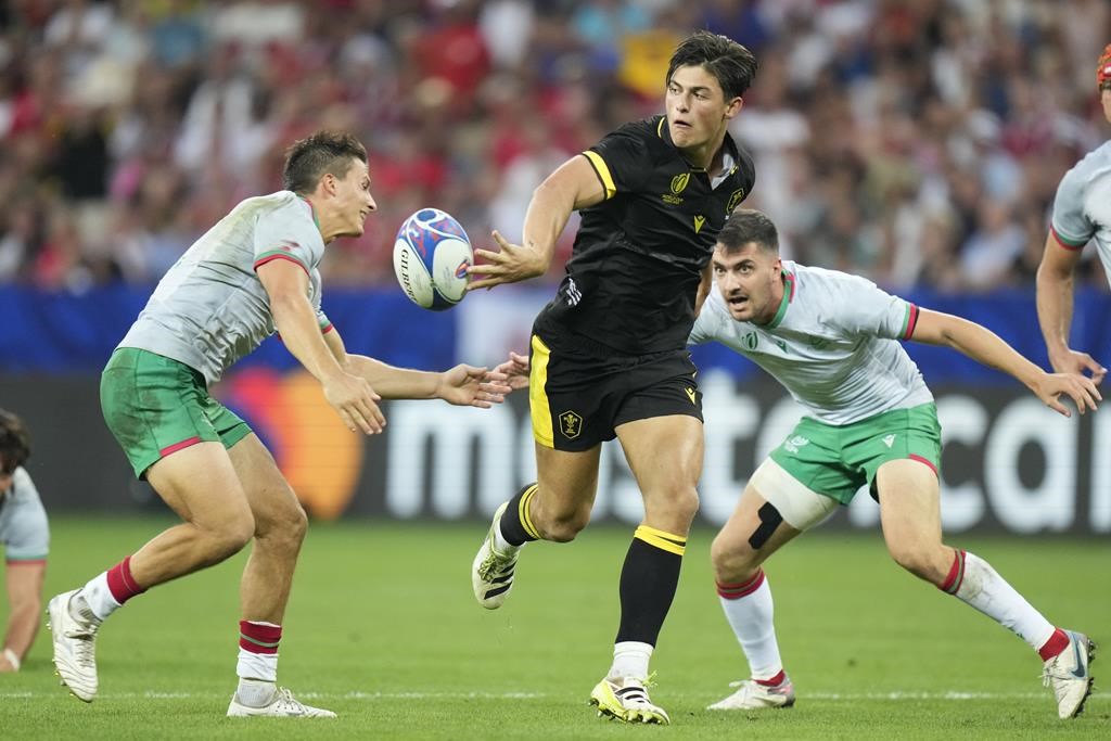 Welsh rugby star Louis Rees-Zammit was the center of attention at NFL's ...